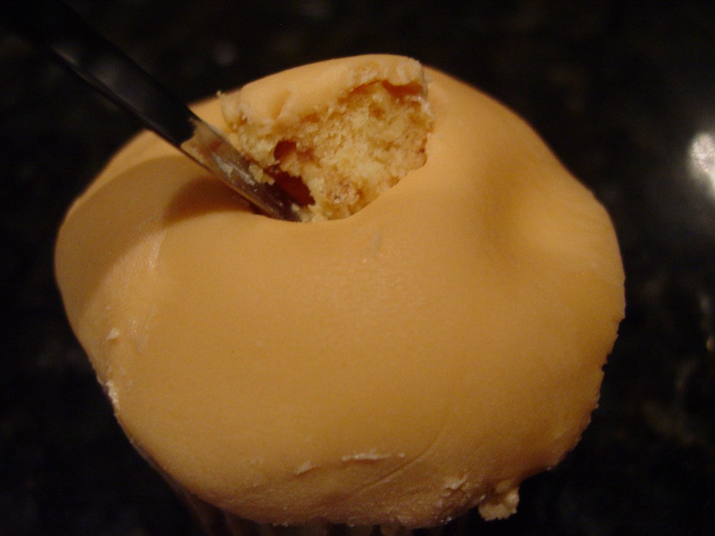Fondant Ghost Cupcakes For Halloween