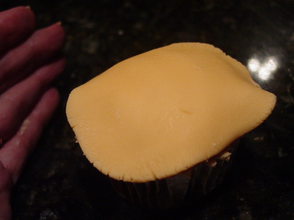 Fondant Ghost Cupcakes For Halloween