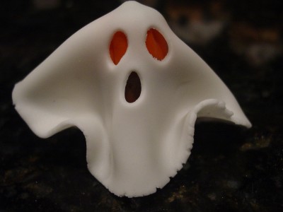 Fondant Ghost Cupcakes For Halloween