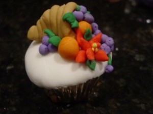 Cornucopia Cupcakes Using Fondant